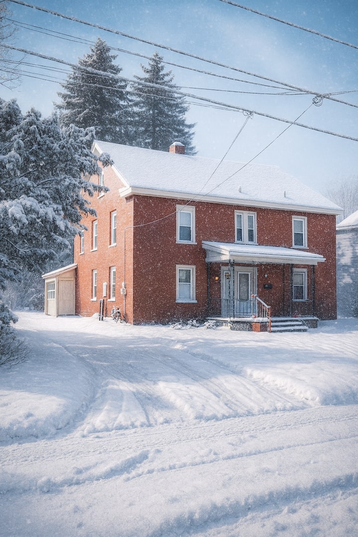Snowbound Retreat | 30 Minutes To Skiing - Swanton, VT