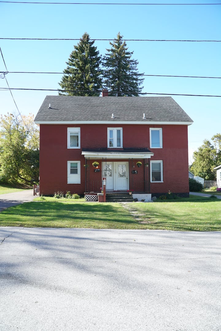 Modern 3br Retreat• Walk To Downtown+ Free Parking - St Albans City, VT