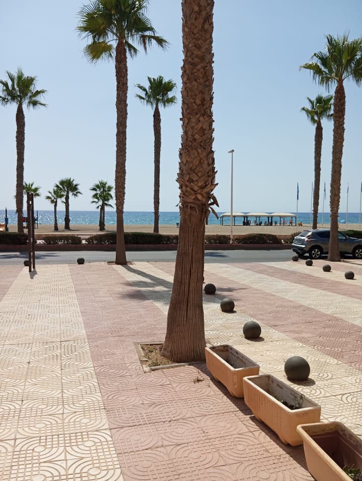 Piso En Primera Línea De Playa - Roquetas de Mar