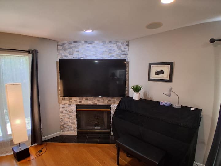 Creative Studio Retreat | Piano, Fireplace & Woods - Fairfield, CT