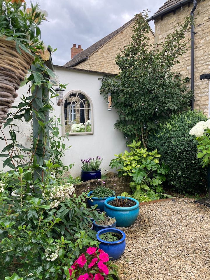 Spacious Double Bedroom - Witney - Witney