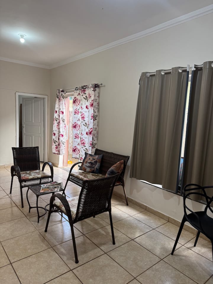 Casa No Centro Com Quarto Duplo E Triplo - Paracatu