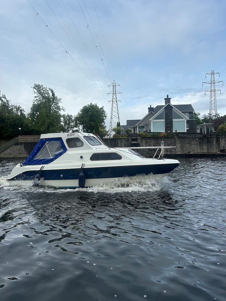 Unique Stay: Boat On The Lough - Enniskillen