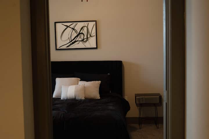 *New* Stylish Stay For Two - Buckhead, GA