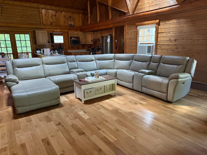 The Cozy Log Cabin! - Bethel, CT