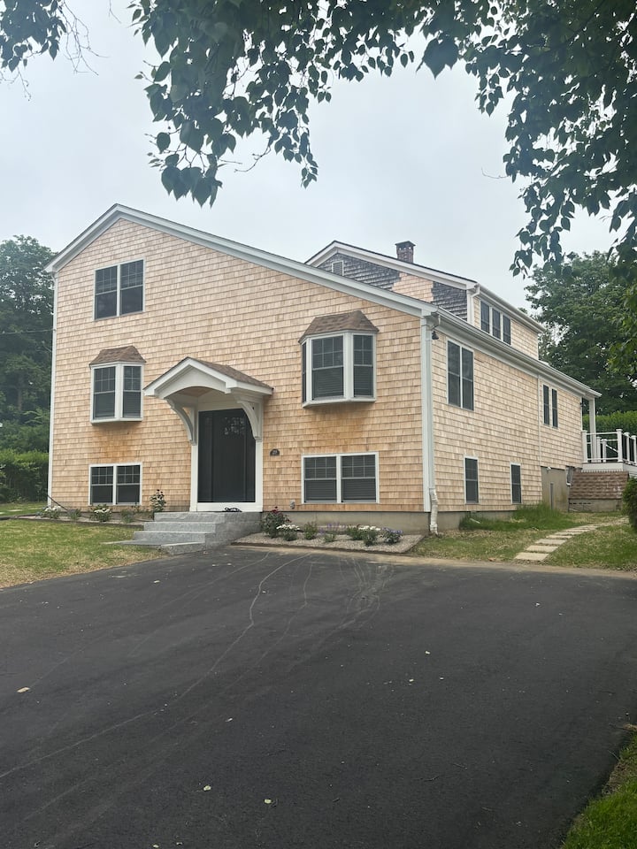 Wonderfully Renovated - 1 Bedroom Unit - Newport