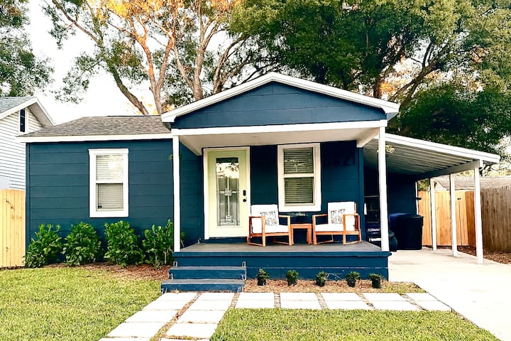 The Nook- 10 Min From Downtown! Backyard + Firepit - Saint Petersburg, FL