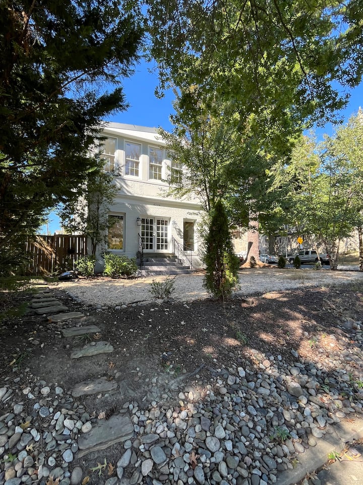 Spacious 3-bed In Central Dc - Bethesda, MD