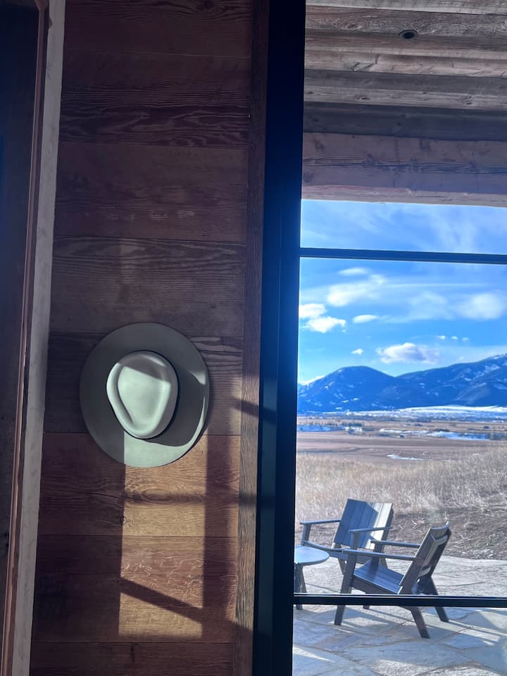 Absaroka Camp And Hideout - Emigrant, MT