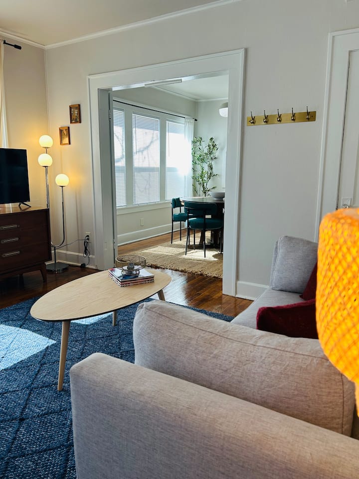 3 Min To Dickies Arena! 2 Bed + 1 Bath Cozy Apt! - Fort Worth