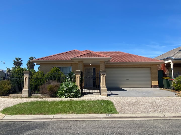 Cosy, 3 Bedroom House In Mawson Lakes - Enfield