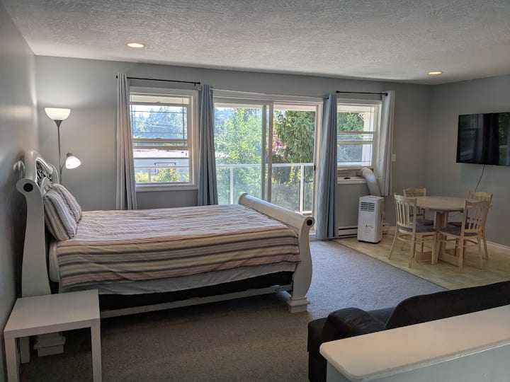 Reay Creek Inn - North Saanich