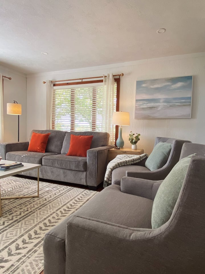 The Cozy North Farmhouse - Interlochen, MI