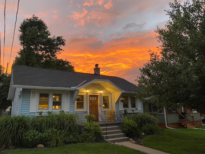 Cozy Home 10 Min From Anywhere In Omaha - Omaha, NE