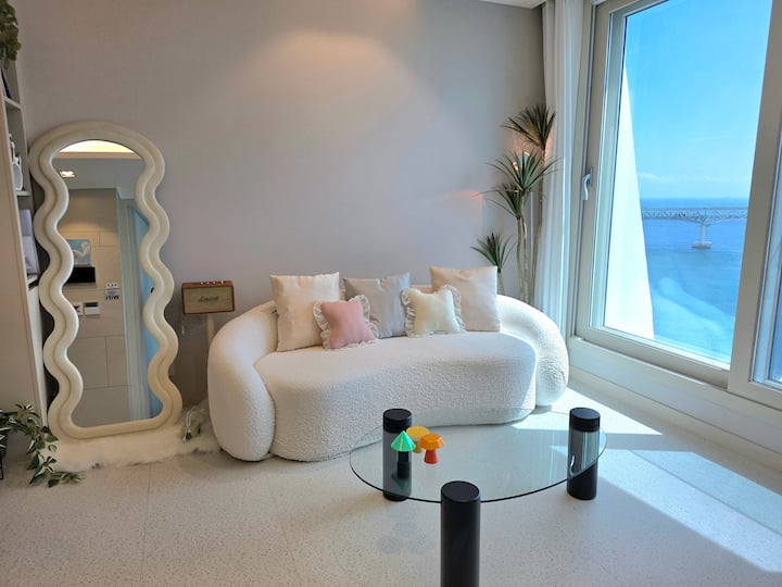 #드림에이스#청결조용아늑함#광안대교풀오션뷰#최고층#침실2거실1#호텔침구#밀락더마켓#합법숙소 - Busan