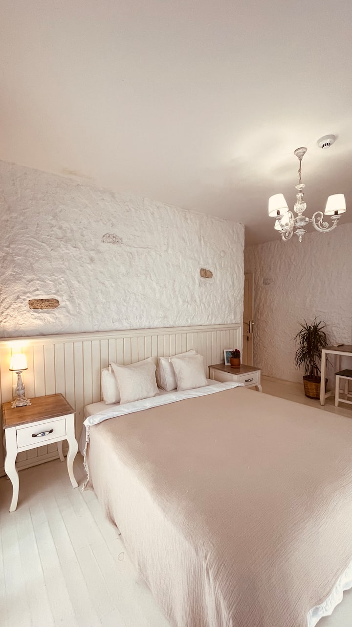 Alaçatı Merkezde-bahçeli&havuzlu Butik Otel Odası - Çeşme