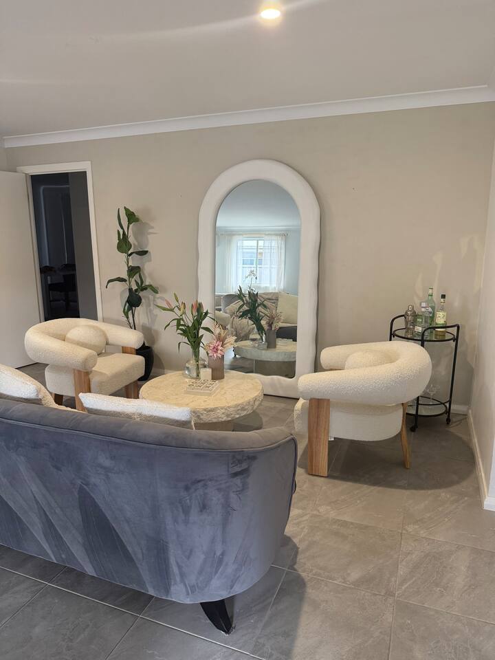 Spacious Emerald House Short Walk To The Beach! - Coffs Harbour