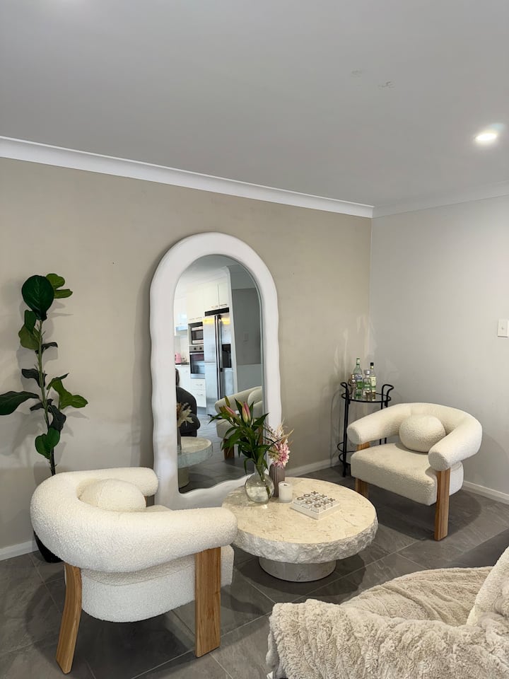 Spacious Emerald House Short Walk To The Beach! - Coffs Harbour