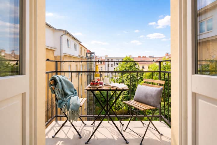 Studio W/ Balcony, Ac & Netflix • Hip Neighborhood - Prague