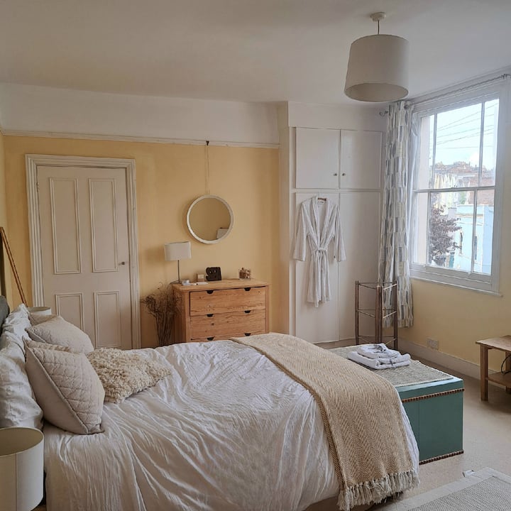 Large Double Room, Bathroom, Parking, Bristol Bs3 - Bristol