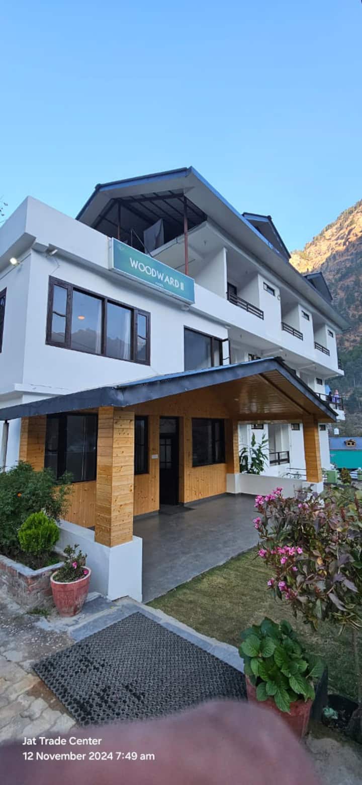 Glacier Mountain View From Hotel - Kasol