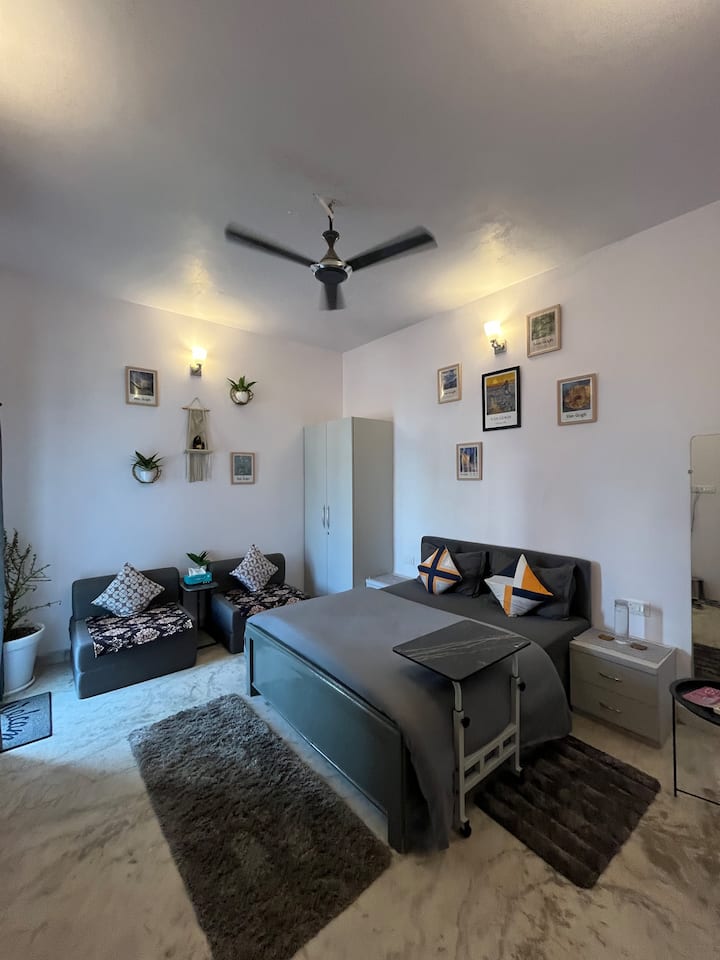 Aurium Homestays (Single Room - Van Gogh) - Jabalpur