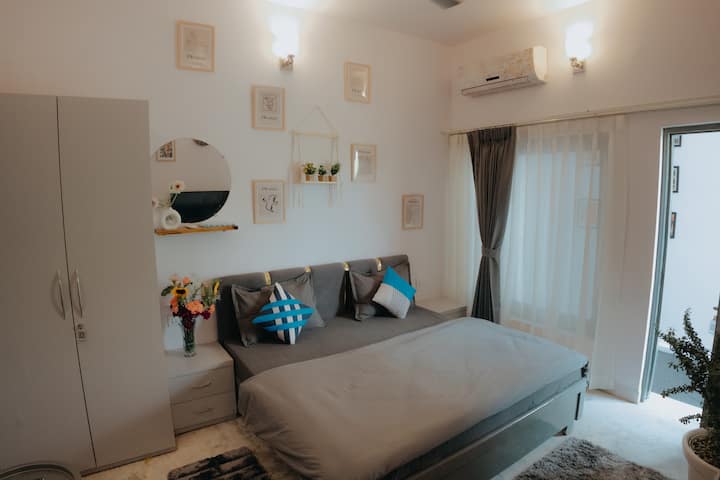 Aurium Homestays (Room - Picasso) - Jabalpur