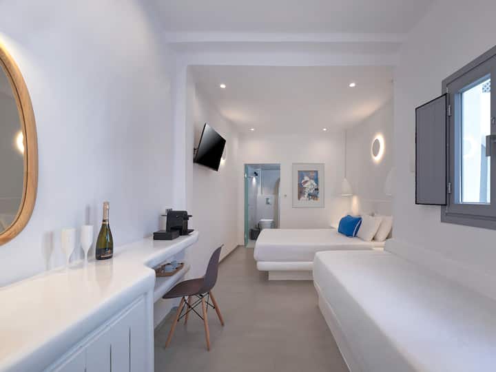 Tatakis Design Hotel, Fira -Deluxe Triple Room - Santorini