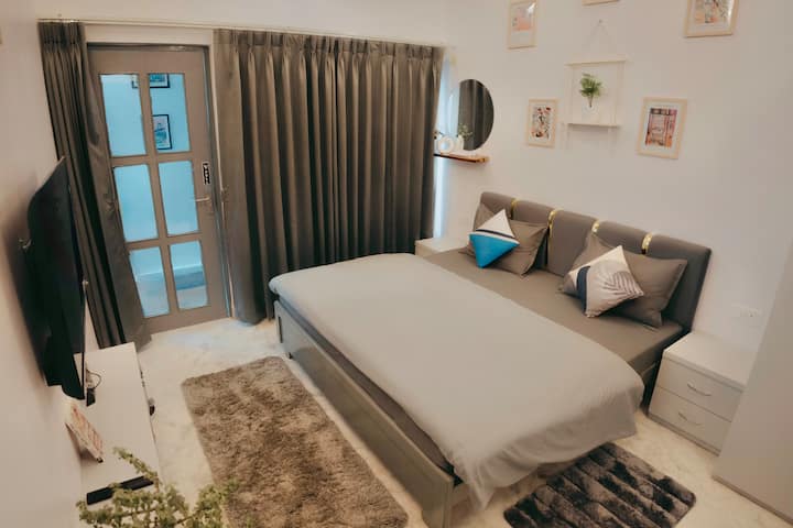 Aurium Homestays (Room - Matisse) - Jabalpur