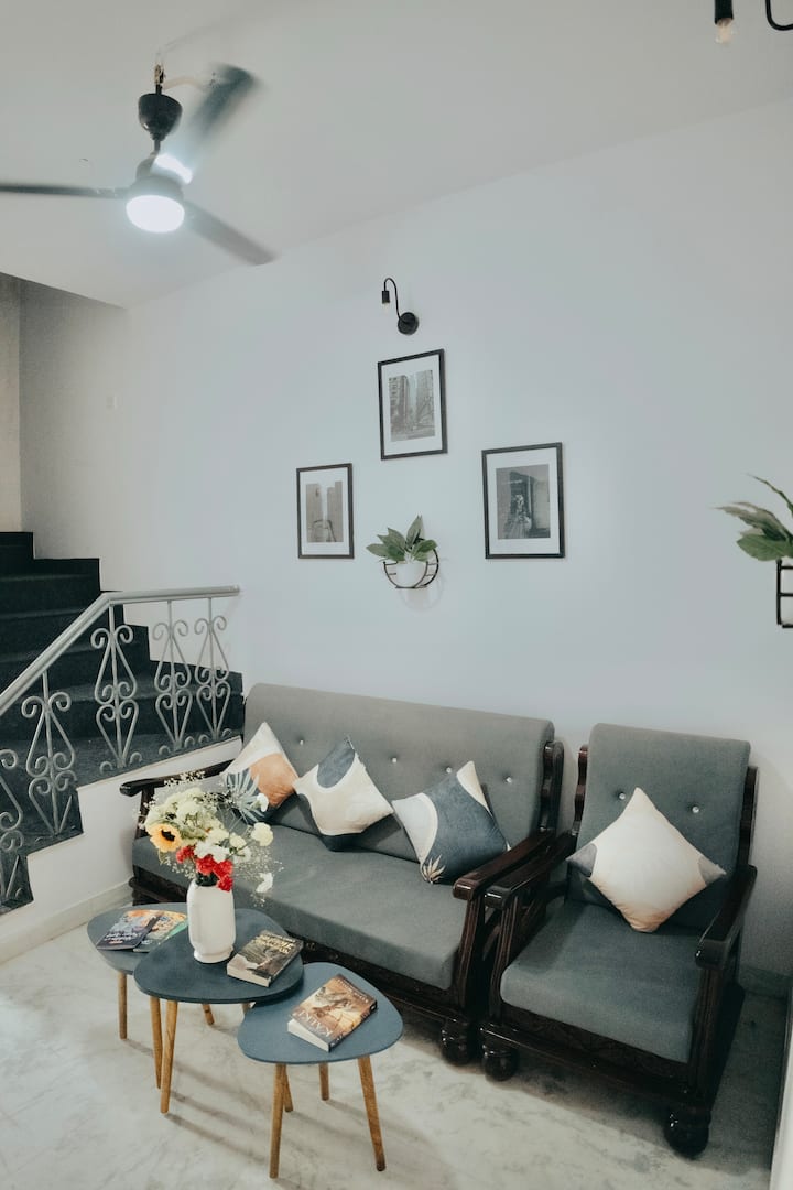 Aurium Homestays Single Room - Morris) - Jabalpur