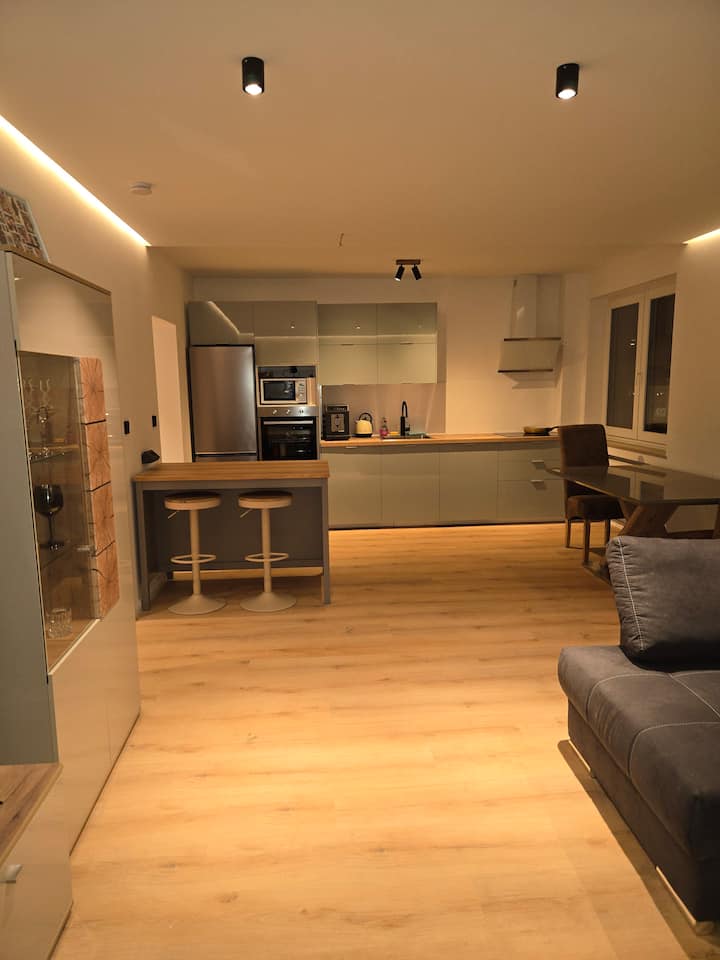 Moderne Herzenswohnung Mit Balkon - Düsseldorf