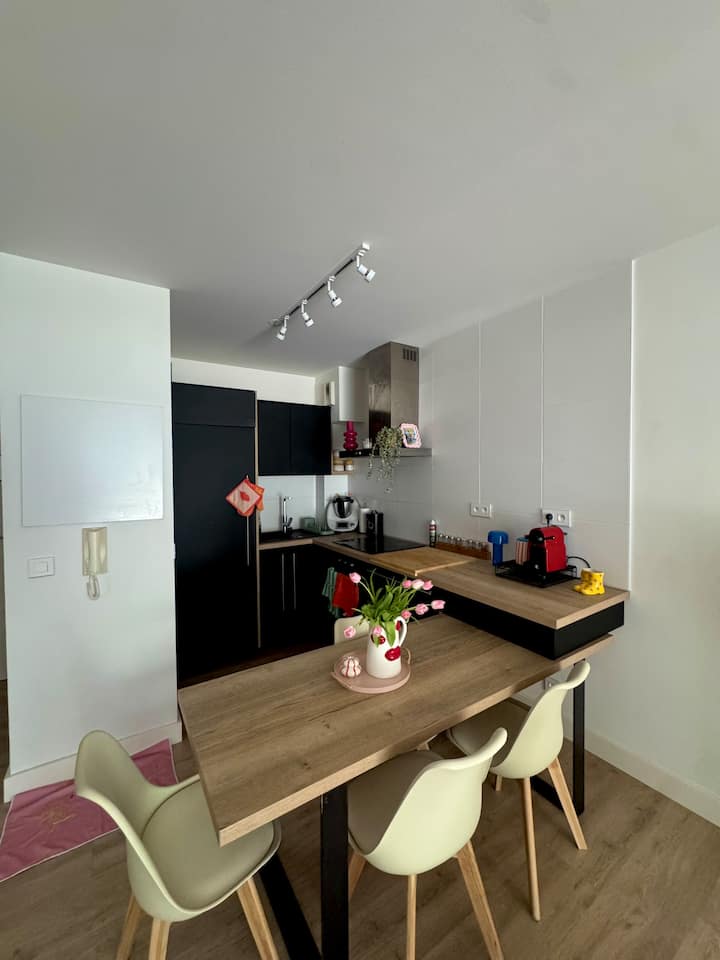 Appartement Spacieux, Coloré Et Cosy - Bera