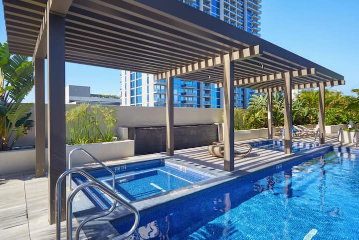 Ala Moana Steps | Ocean Views + Rooftop Pool & Spa - Lanikai Beach