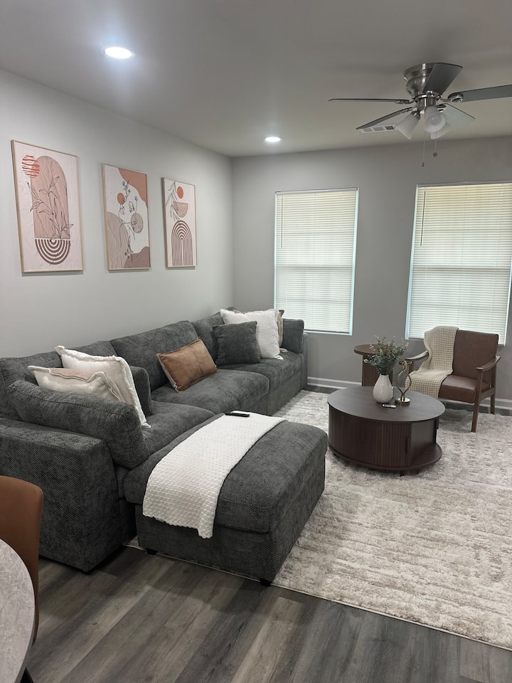 Cozy Modern Getaway - Warner Robins, GA