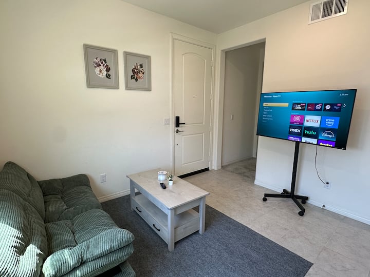 Guest House | Private Entrance With King Bed - Ontario, CA