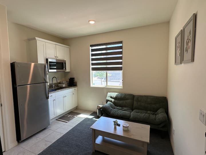 Guest House - Private Entrance & Living Room - Eastvale, CA