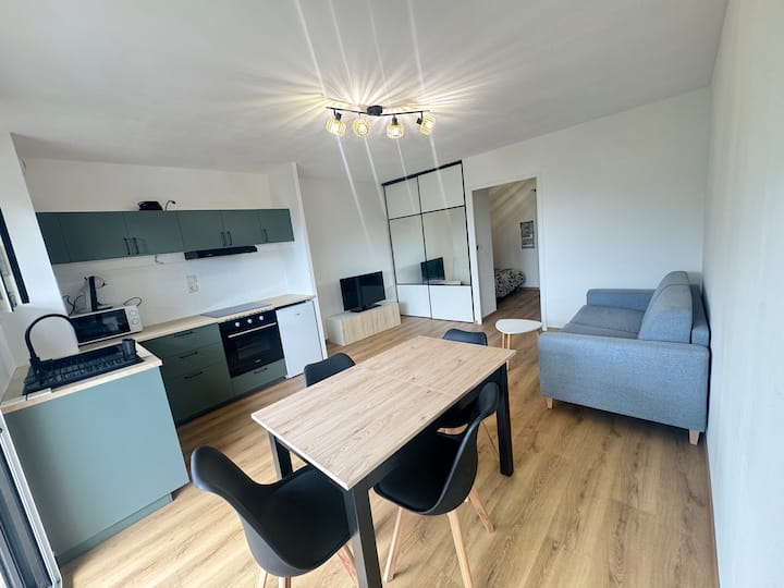 Joli Studio Lumineux Dans Environnement Calme - Embrun
