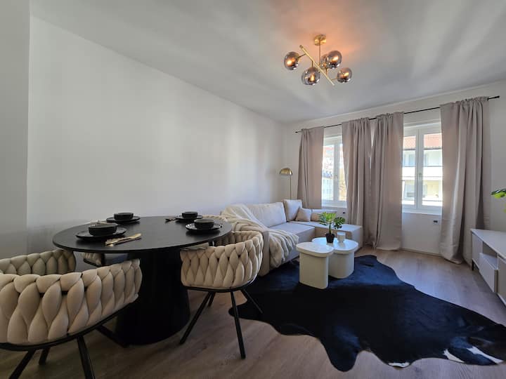 Neu Renovierte 2 Zimmerwohnung! - Stuttgart
