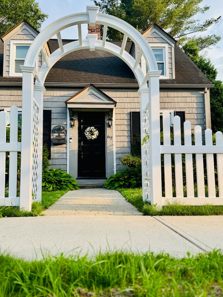 Great Home Office And Chef's Kitchen In Longmeadow - Springfield, MA