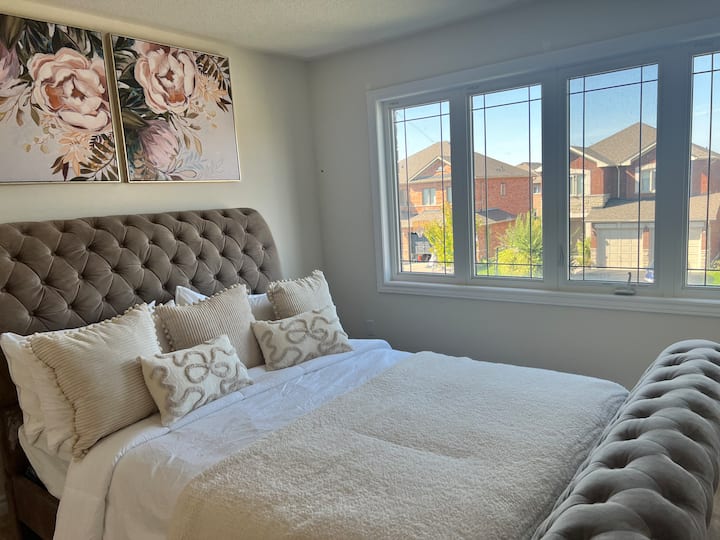 Family-friendly 5 Br• 3 Bath Near Lake Simcoe - Kawartha Lakes