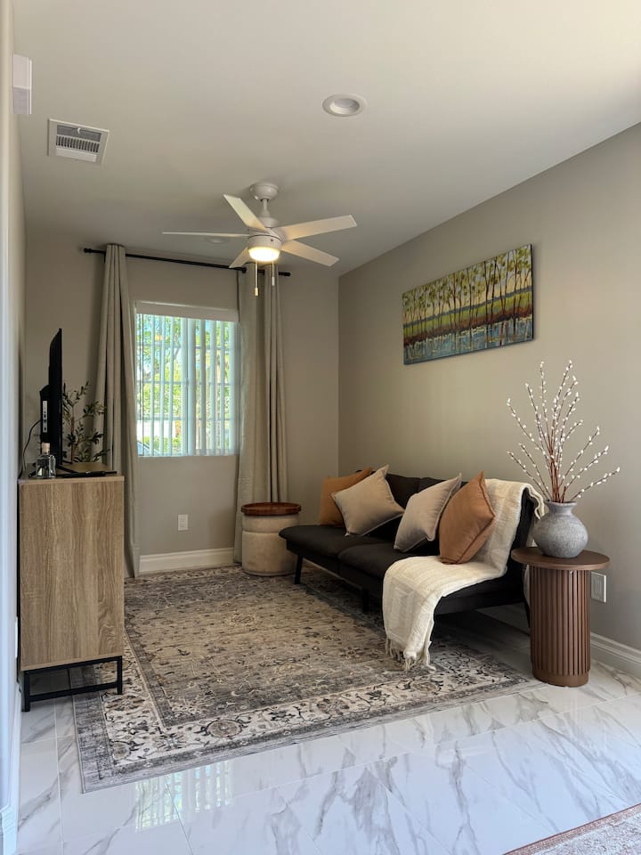 Casa Del Sol - Guesthouse In Oxnard - Oxnard, CA