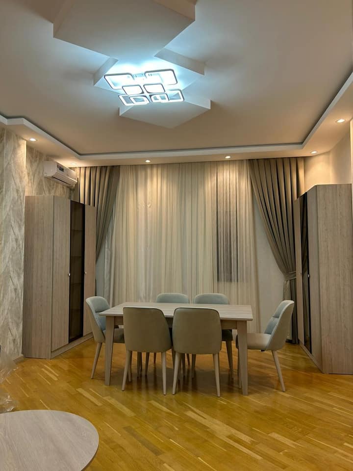Stylishly Renovated Flat In City - Bakú