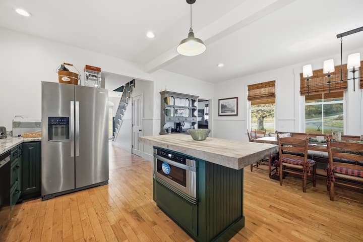 Cozy Historic Lodge Retreat - Braintree, VT