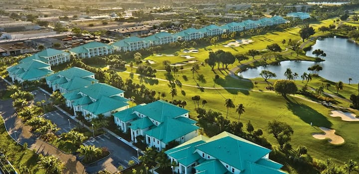 Luxury 3 Bed/4 Bath On Trump's Doral Blue Monster - Doral, FL