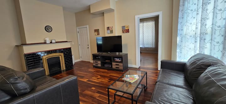 Quite 2 Br Apt Downtown Location - Cedar Rapids, IA