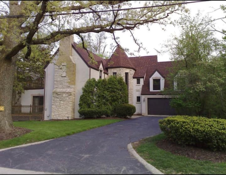 Charming North Shore Home: Perfect For Families. - Lake Forest, IL