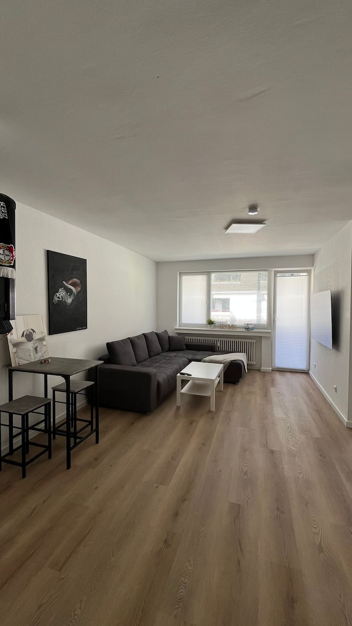 Zentral& Saniert Wohnung Nähe Medienhafen + Balkon - Düsseldorf