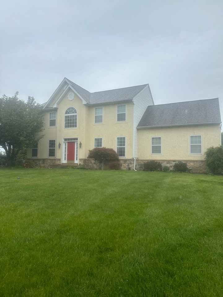 Beautiful House In A Highly Desirable Community. - Limerick Township, PA