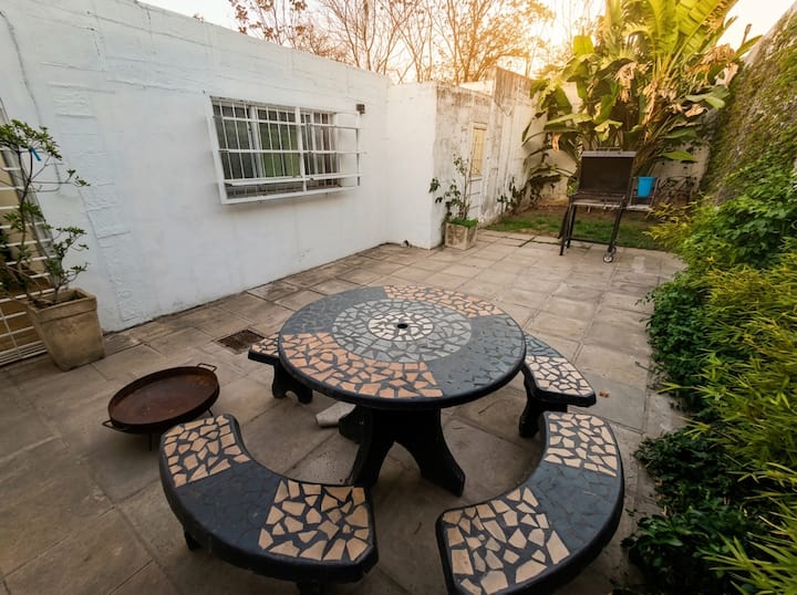 Casa Con Patio, Asador Y Cochera Doble - Córdoba, Argentina