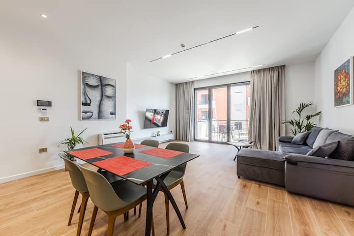 Modern Two Bedrooms Haven*free Private Parking* - Tirana